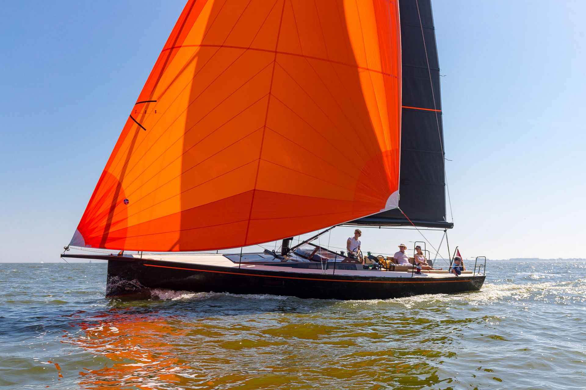 Saffier SE 37 Lounge | Moderner, luxuriöser Daysailer